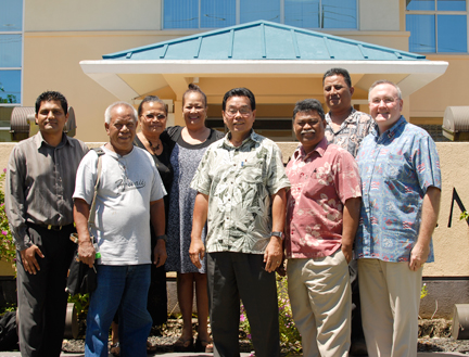 COM-FSM: Bank of the FSM Donates Raffle Prize to COM-FSM Endowment