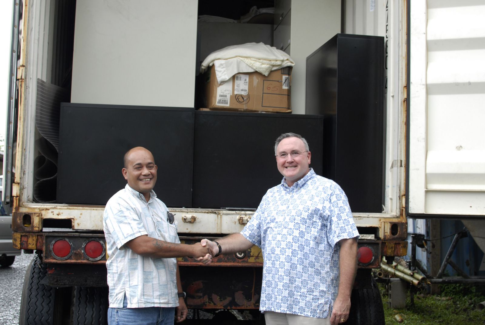 COM-FSM: Reach Out Pacific Sends 40ft Container filled with Office ...